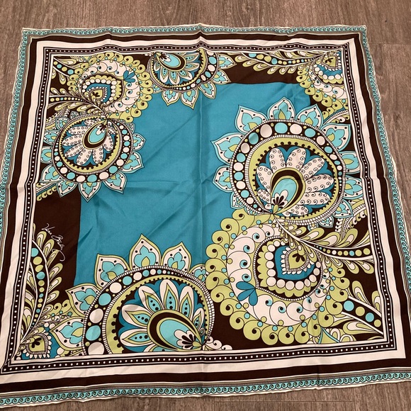 Vera Bradley | Accessories | Scarf Vera Bradley Silk 26 X 26 Greens ...